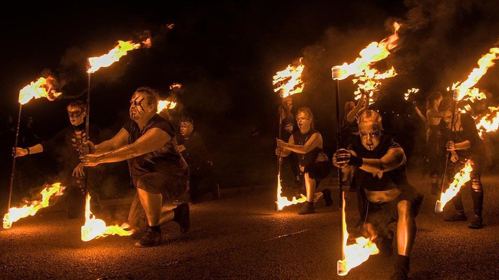 Samhuinn Fire Festival ushers in Celtic new year - BBC News
