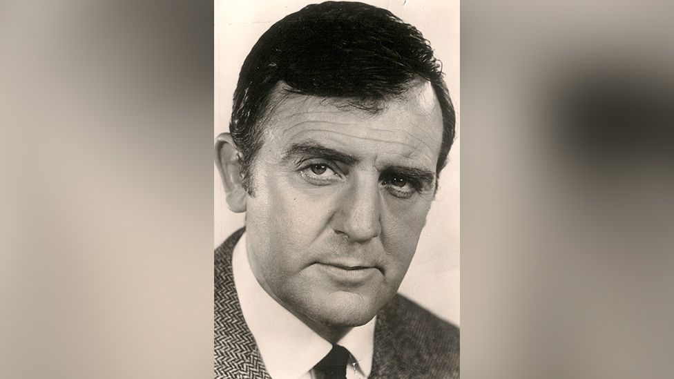 Glyn Houston: Rhondda-born actor dies aged 93 - BBC News