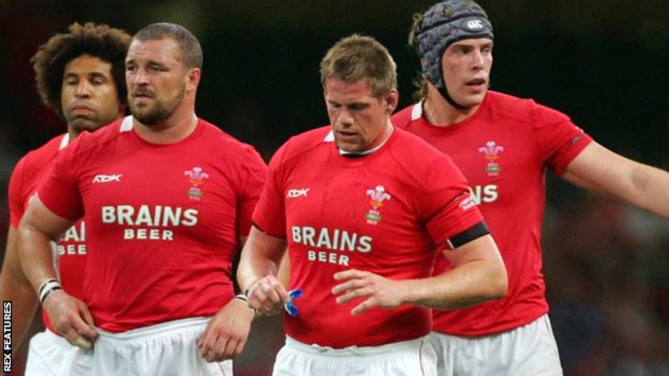 T Rhys Thomas: Ex-Wales hooker takes Dragons coach role - BBC Sport