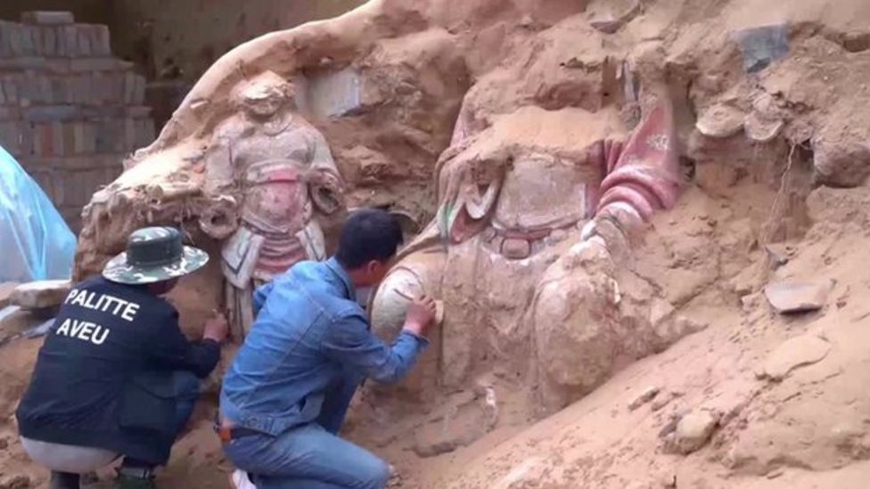 Aztecs: Thousands of artefacts have been discovered under a pyramid in ...