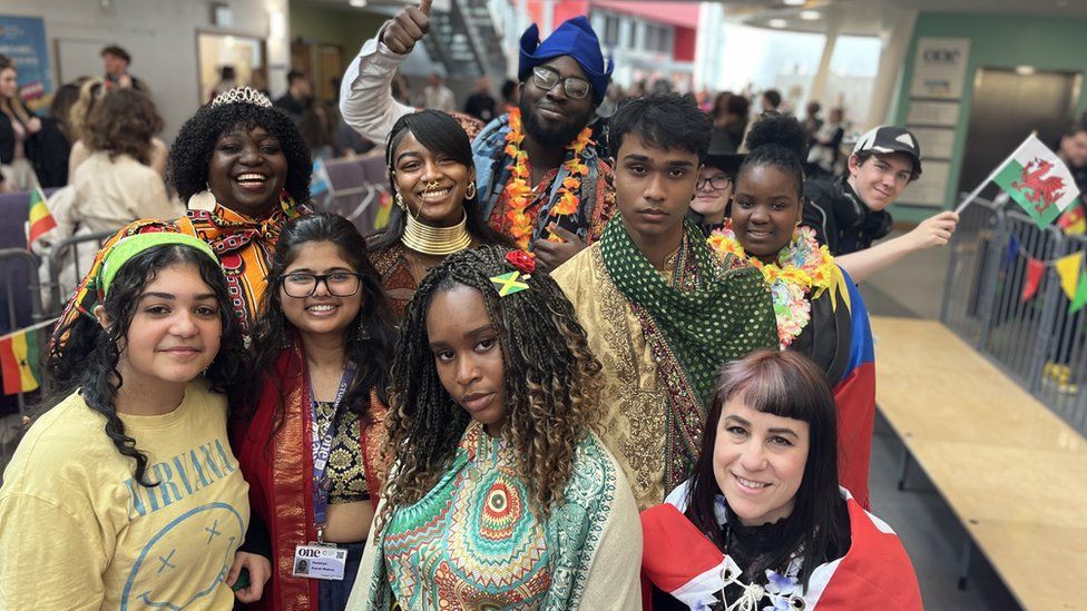 Suffolk One students celebrate their different cultures - BBC News