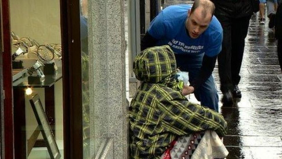Chef serves up soup and sympathy for the homeless - BBC News