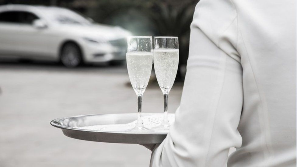 'I was Pavarotti's personal butler' - BBC News