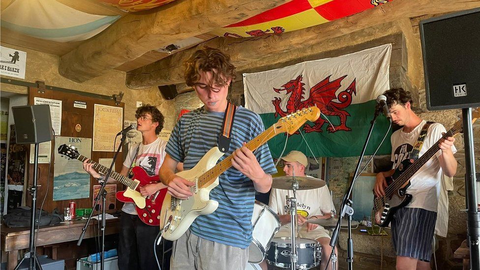 Pys Melyn: llwyddo er gwaetha bod 'yn horizontal' - BBC Cymru Fyw