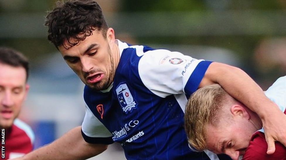 Jordan Williams: Rochdale bring in midfielder from Barrow - BBC Sport