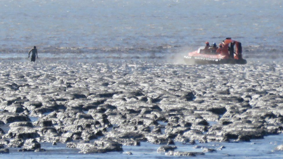 Stuck boy, 10, rescued from seaside mud - BBC News