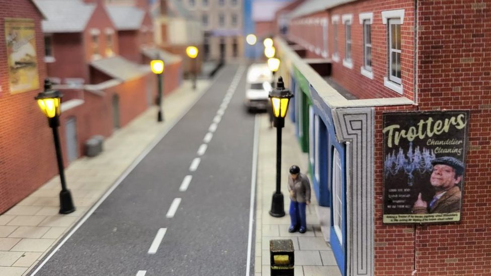 Only Fools and Horses fan creates model Peckham - BBC News