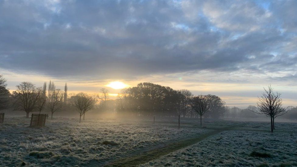 Mist and frost at dawn - BBC Weather