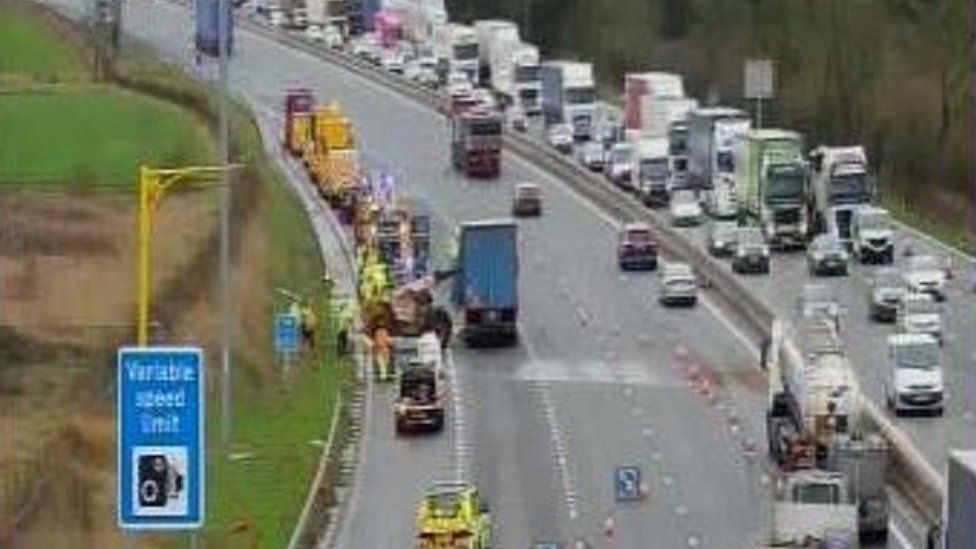 M6 disruption near Stoke-on-Trent after acid lorry crash - BBC News