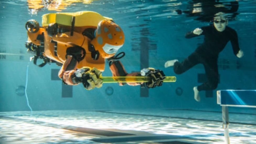 OceanOneK: Underwater humanoid robot reaches new depths - BBC Newsround