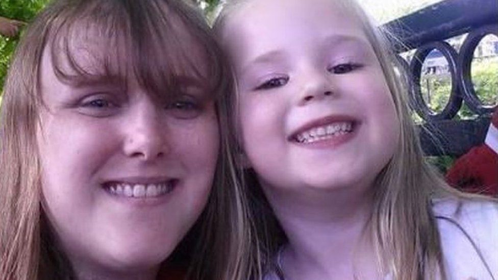 Tribute to Gloucestershire crash victim Annie Morris - BBC News