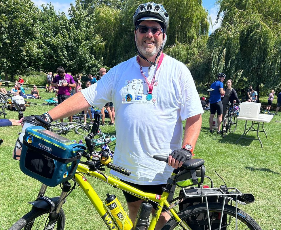 Southend dad's cycling challenge in memory of five-year-old son - BBC News