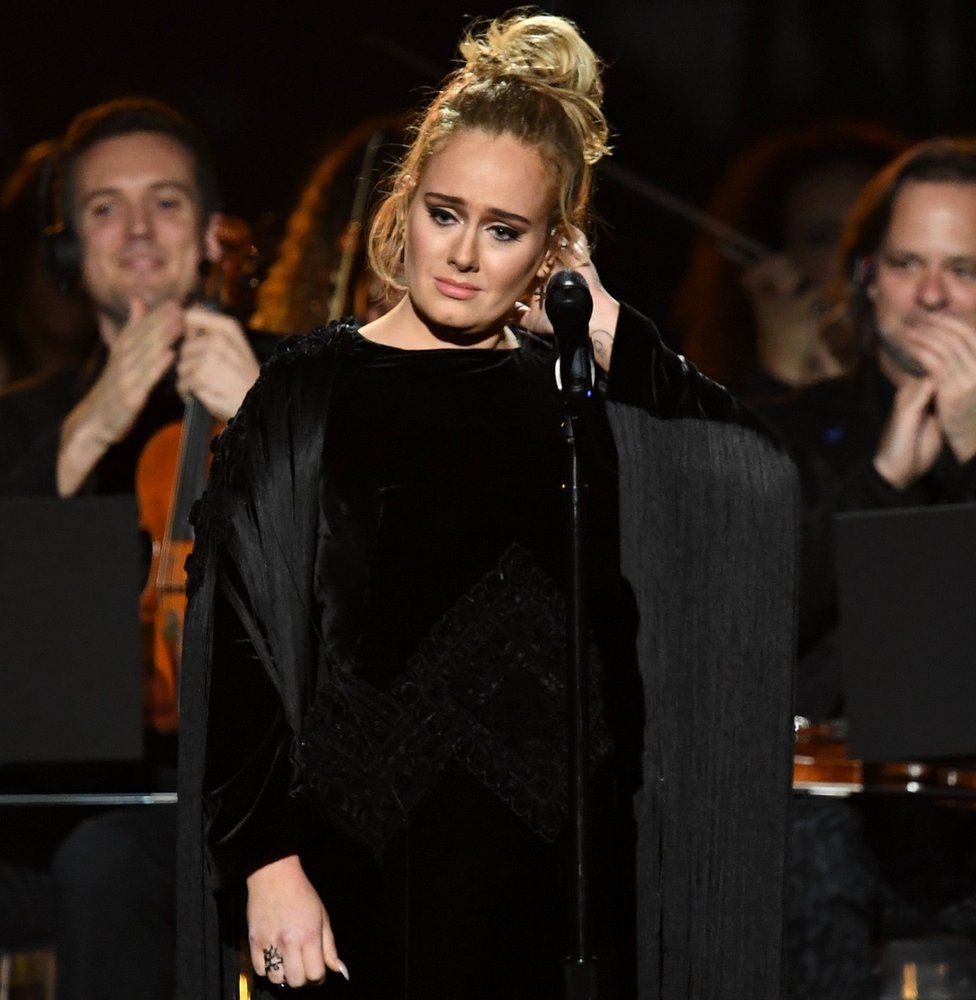Grammys: Adele fluffs tribute to George Michael - BBC News