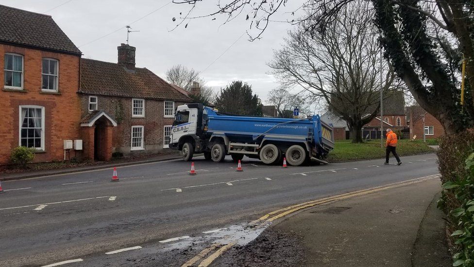 Lorry stuck after sink hole opens up in Gosberton - BBC News