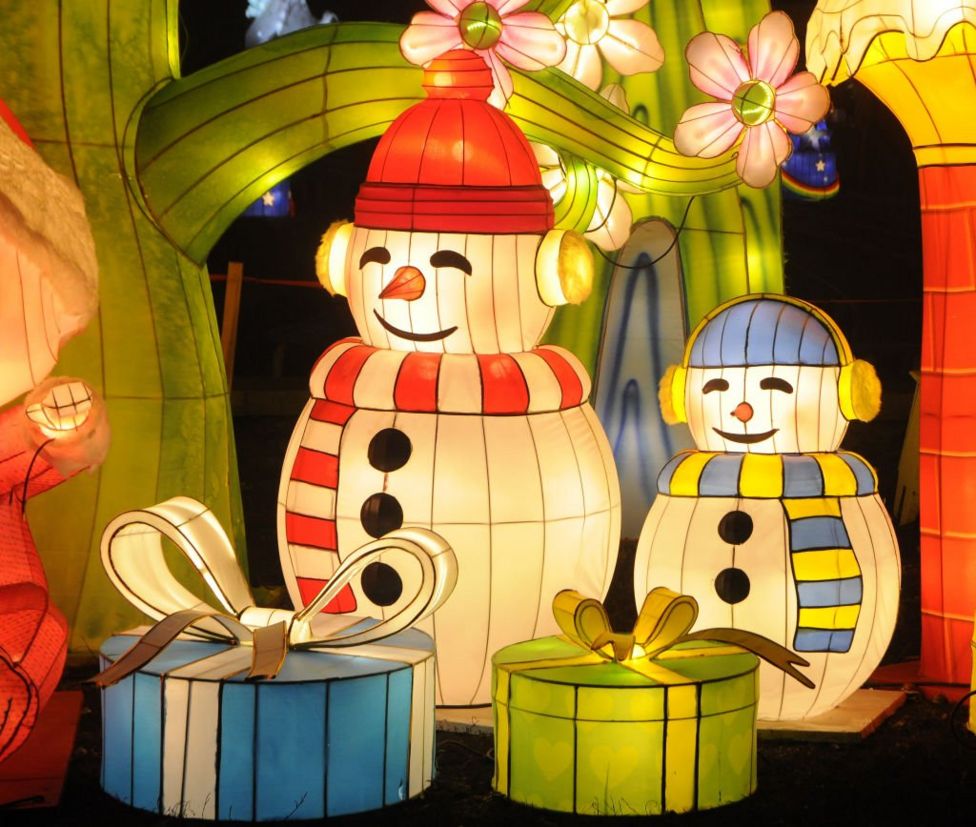 Christmas lights: Seasonal illuminations and displays around the world ...