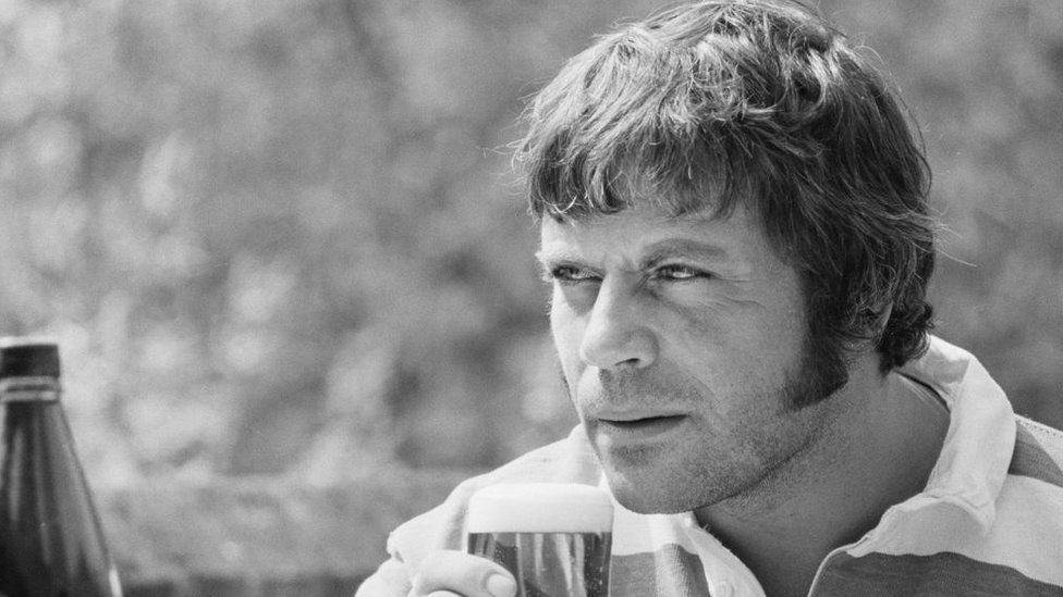 Ateb y Galw: Sara Harris-Davies - BBC Cymru Fyw