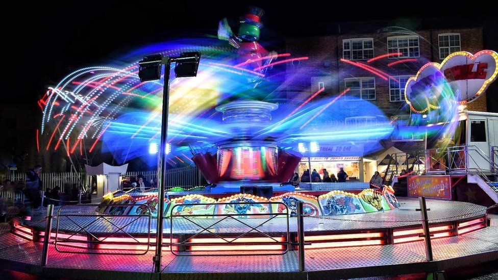 Photographer captures dizzying fair pictures - BBC News