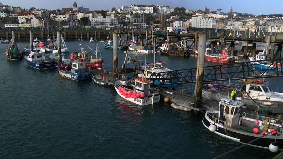 Two new CCTV cameras proposed at The Bridge in Guernsey - BBC News