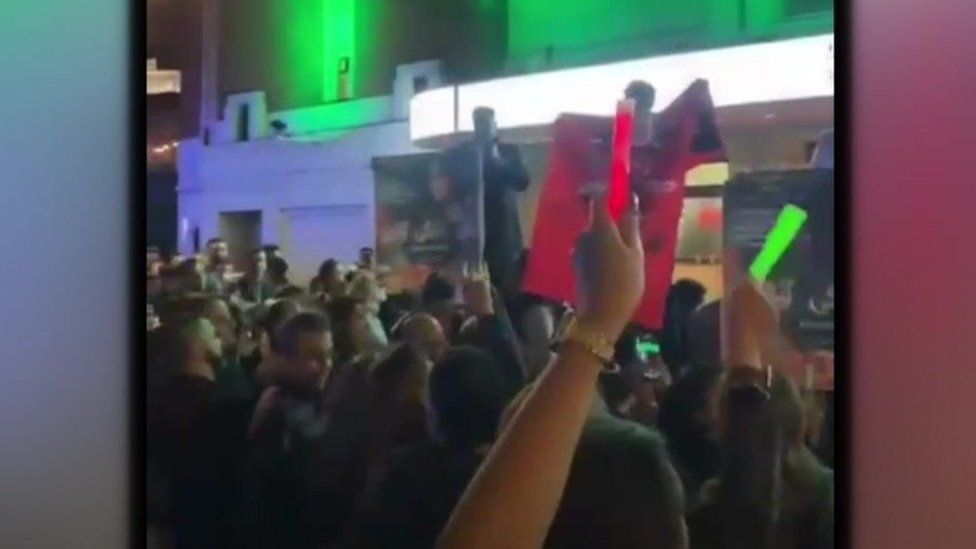 Hammersmith Apollo: Evacuation in Dariush Eghbali concert - BBC News