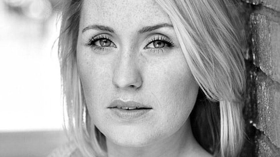 Ateb y Galw: Yr actores Elen Morgan - BBC Cymru Fyw