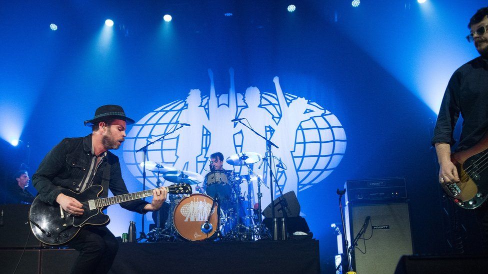 Supergrass to play first Oxford hometown show in 12 years - BBC News