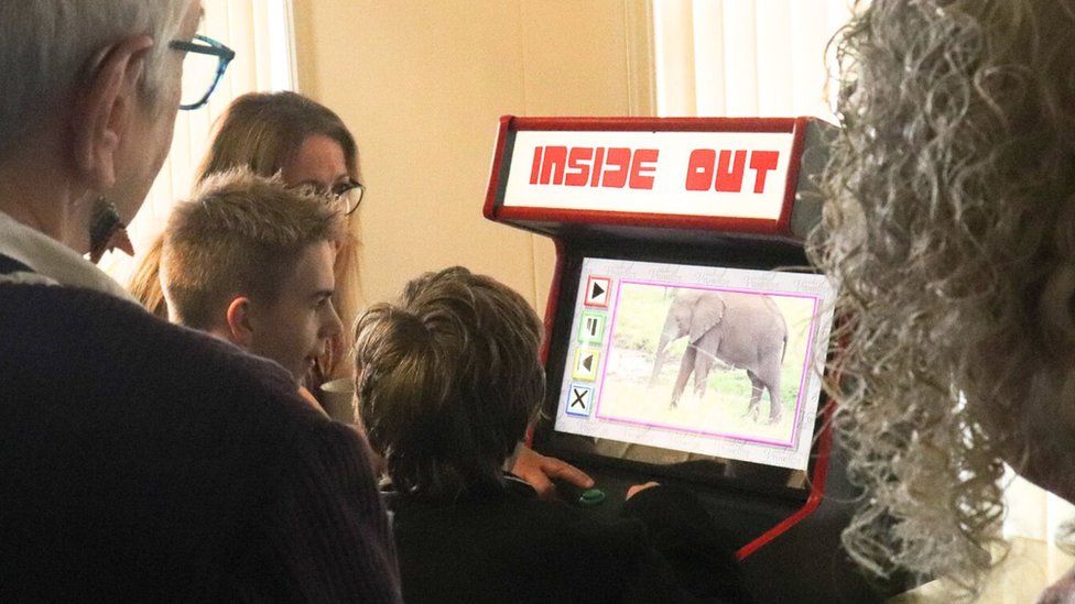 Arcade game console displays unseen museum items - BBC News