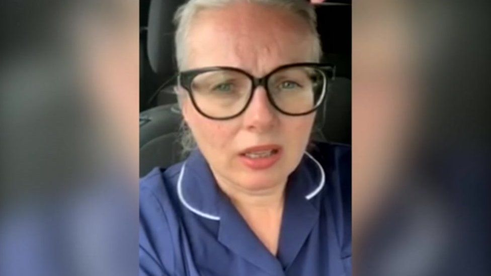 Coronavirus: Three generations of Hull family 'lucky to survive' - BBC News