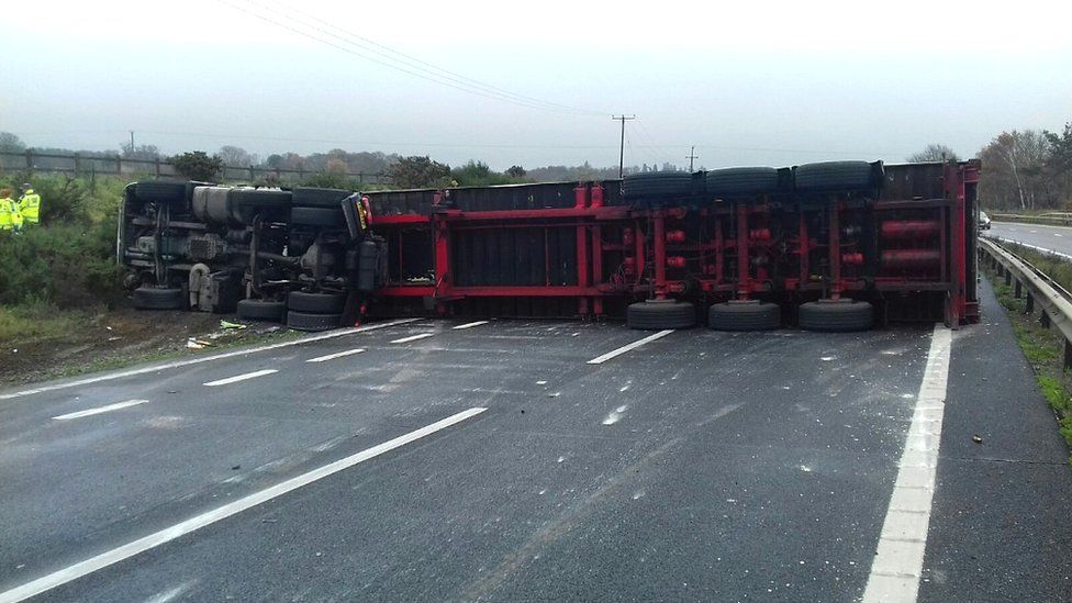 A14 at Nacton: Road blocked after lorry overturns - BBC News