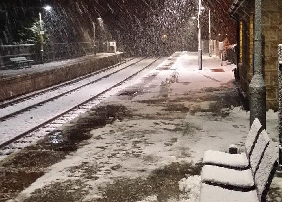 Snowfall across England: In Pictures - BBC News