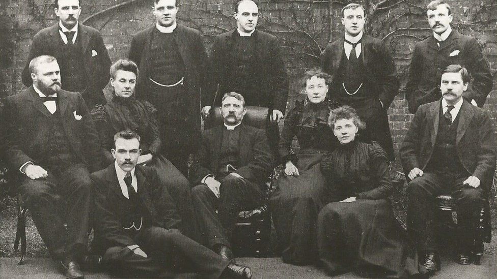 Northamptonshire cricket: Family proud of Hall of Fame brothers - BBC News