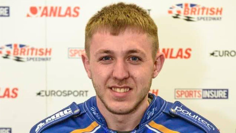 Norfolk speedway racer says bike theft has ended career - BBC News