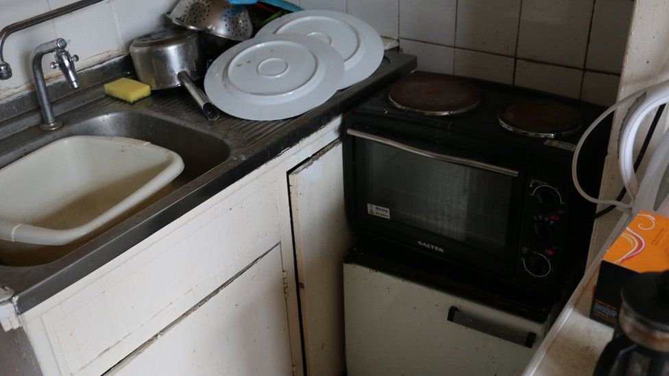 Housing horror photos: My kitchen gives me electric shocks - BBC News