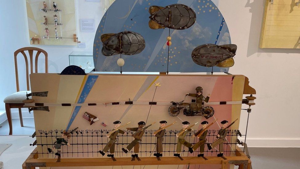Family proud of Clive Cobb's wartime exhibition in Devon - BBC News