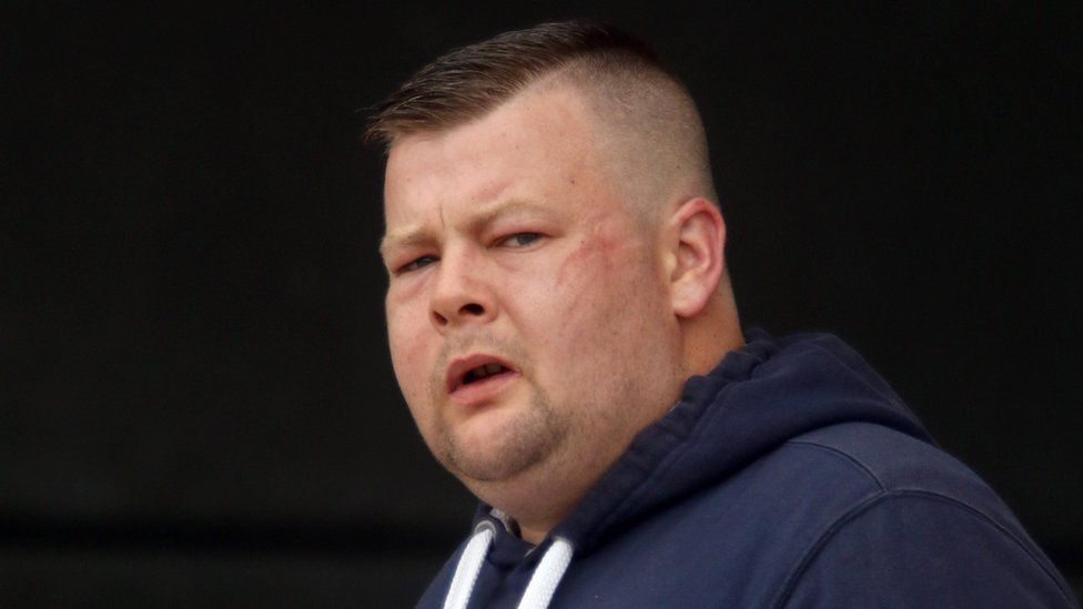 Matthew Bryce fined for neglecting two boys in West Lothian - BBC News