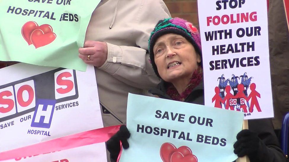 Devon 'red line' protests over community hospital cuts - BBC News