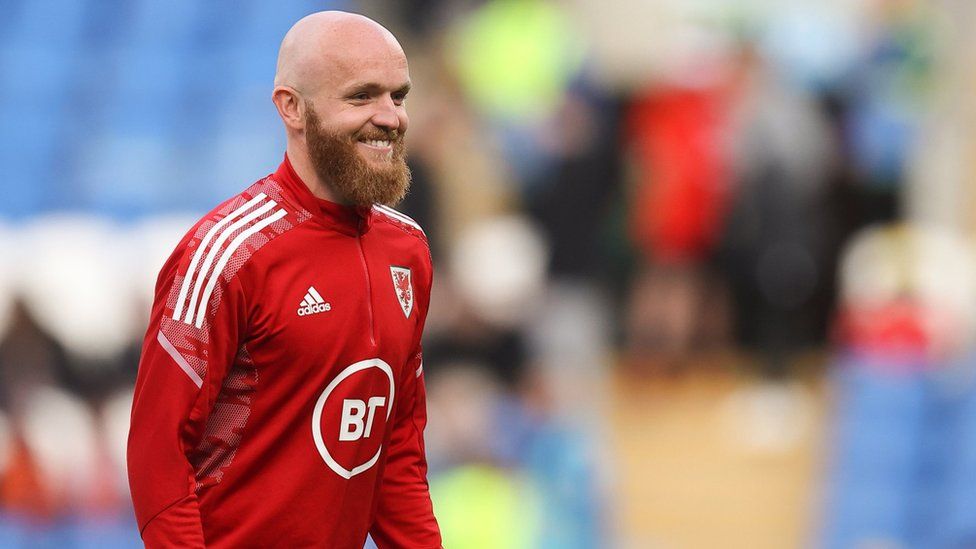 Jonny Williams yn ymddeol o bêl-droed rhyngwladol - BBC Cymru Fyw