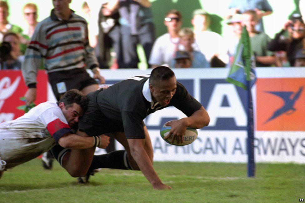 How England's best rugby union players failed to stop Jonah Lomu - BBC News