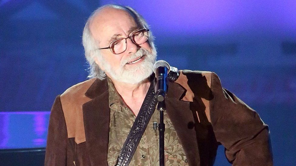 Robbie Robertson, leader of The Band, dies aged 80 - BBC News