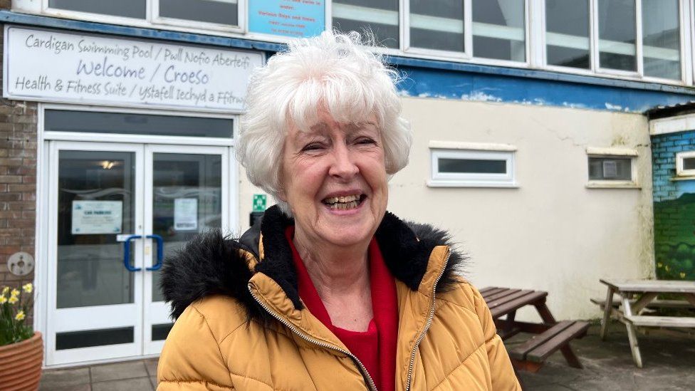 Pwll nofio Aberteifi yn cau yn sgil 'dyledion sylweddol' - BBC Cymru Fyw