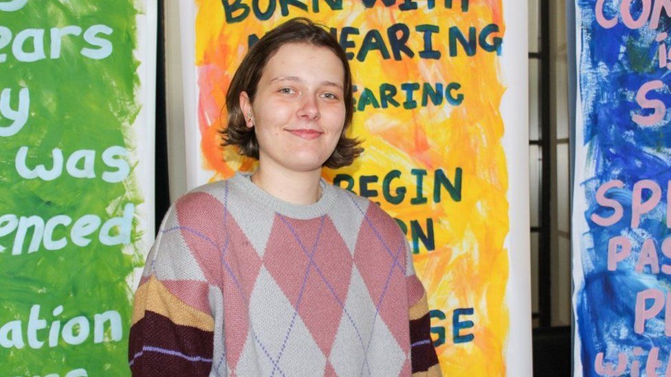 Leeds Railway Station introduces British Sign Language service - BBC News