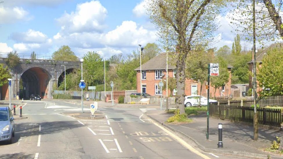 Children injured by pellets in shooting near Leicester bus stop - BBC News