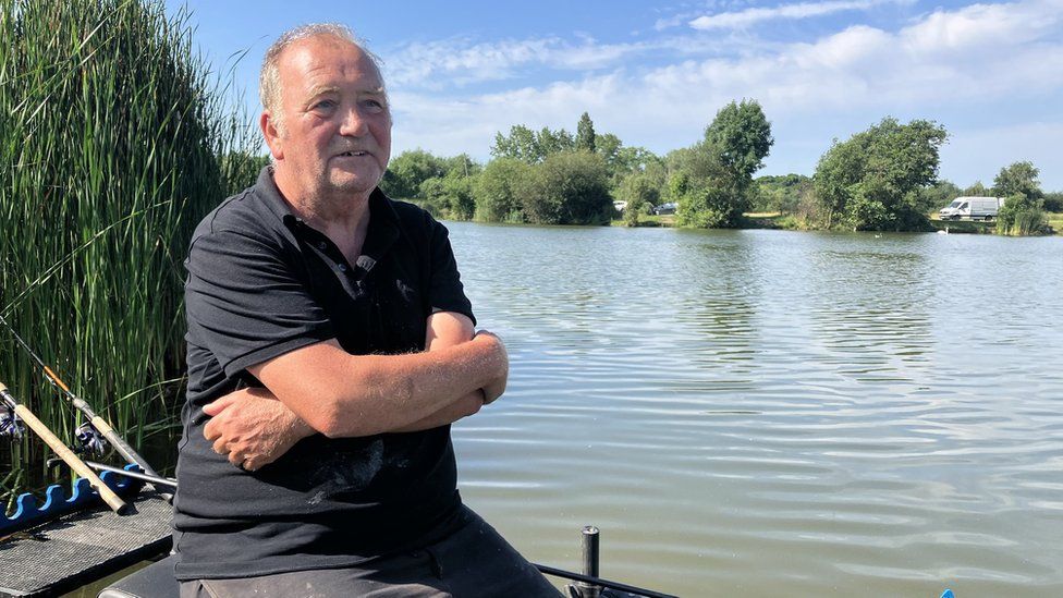 Nottingham attacks: Angling club pays tribute to Ian Coates - BBC News