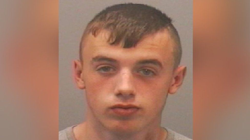 Peter Duncan screwdriver murder: Ewan Ireland jailed for life - BBC News