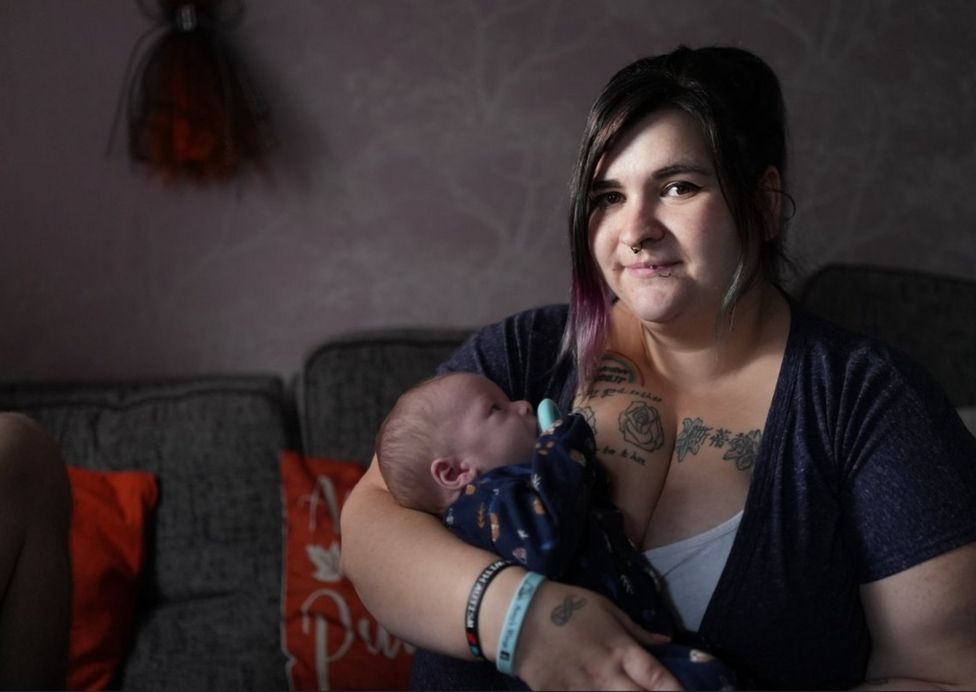 East Kent maternity services still failing us, say families - BBC News