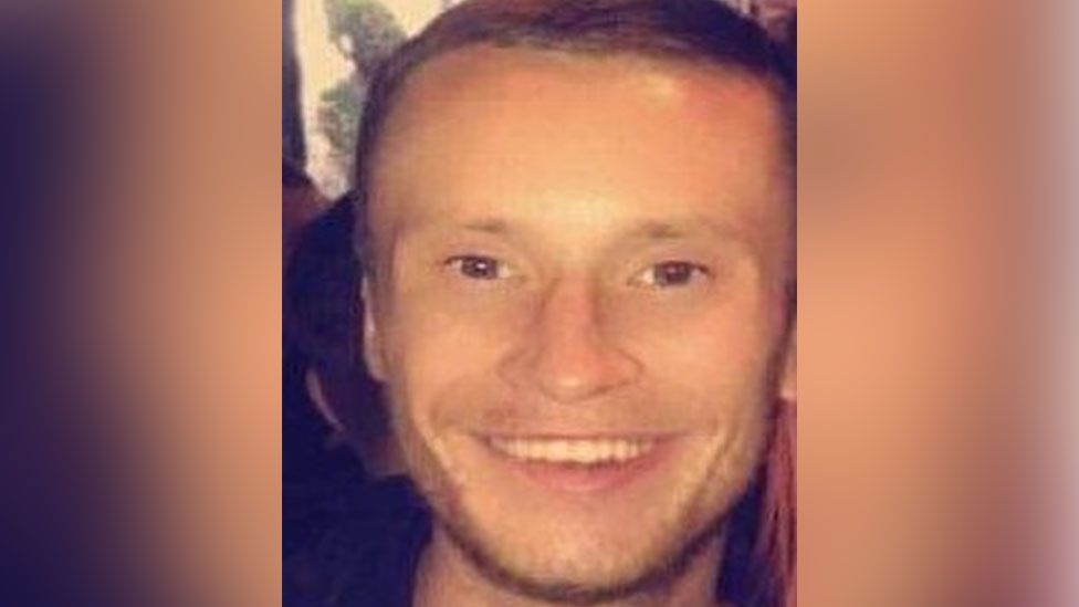 'Red mist' killer jailed for life for Kirkintilloch murder - BBC News