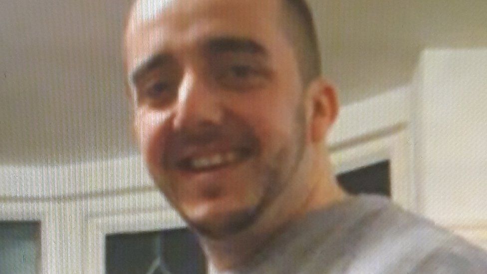 Three sentenced for drug addict Anthony Winter's killing - BBC News