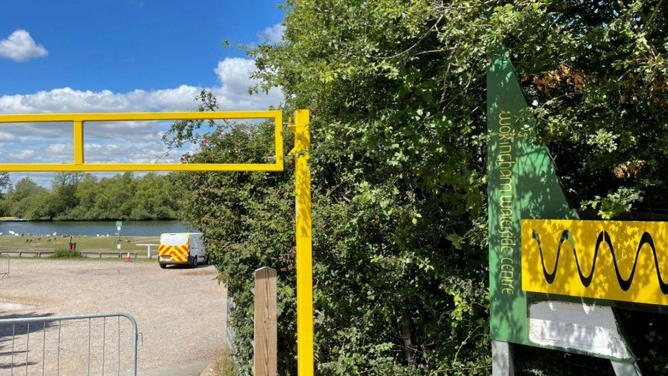 Body of man in 80s pulled from Thames in Wokingham - BBC News