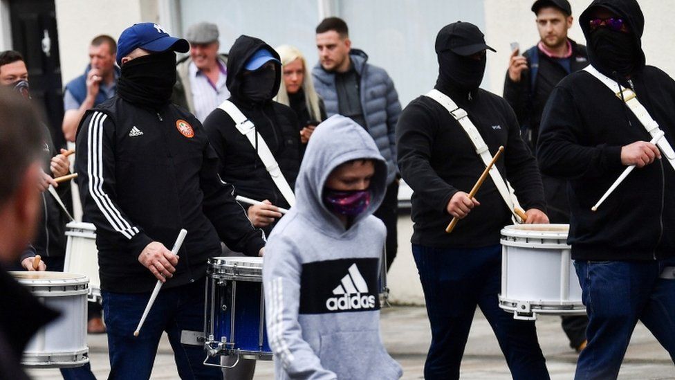 Loyalists hold protest rally in Portadown - BBC News