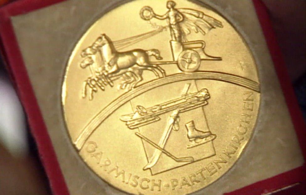 Plaque unveiled to Cudworth's 1936 Olympic medallist - BBC News