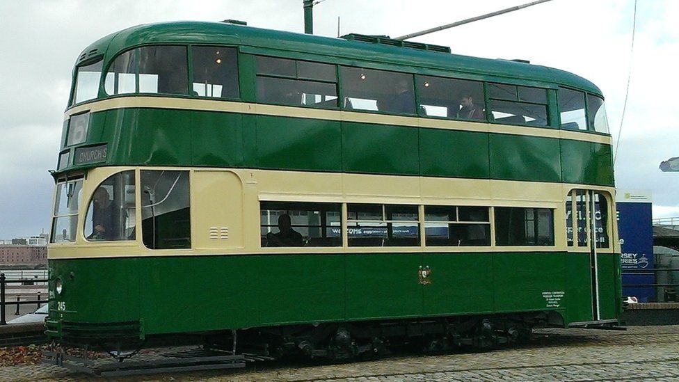 Liverpool tramcar returns to service on Wirral's Heritage route - BBC News